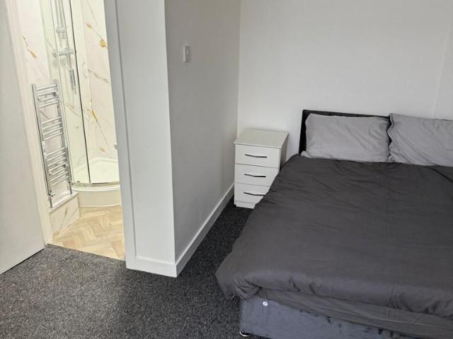 1 bedroom house share to rent