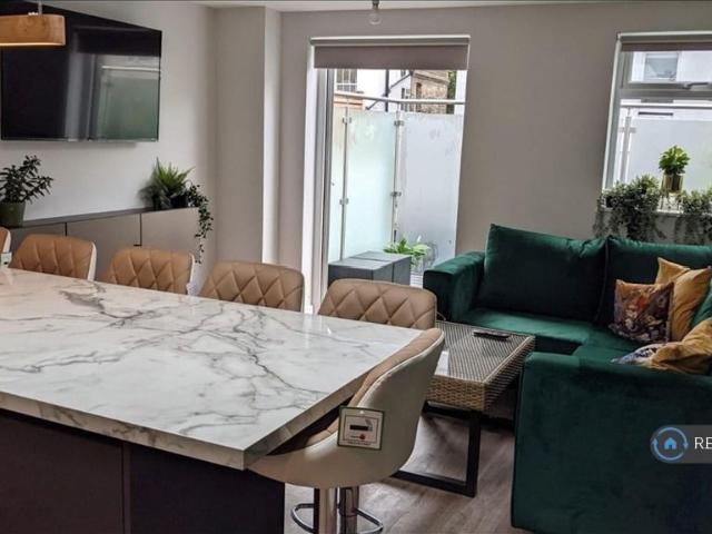 1 bedroom house share to rent