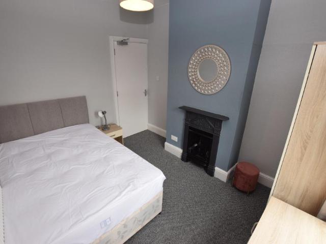 1 bedroom house share to rent