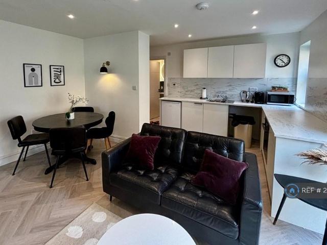 1 bedroom house share to rent