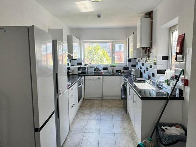 1 bedroom house share to rent