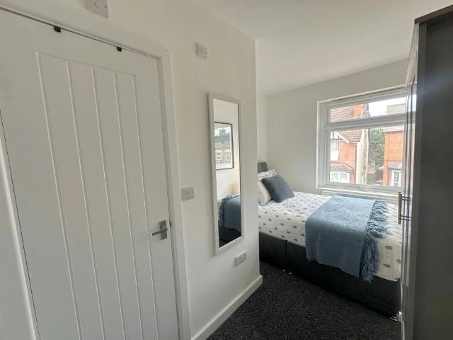 1 bedroom house share to rent