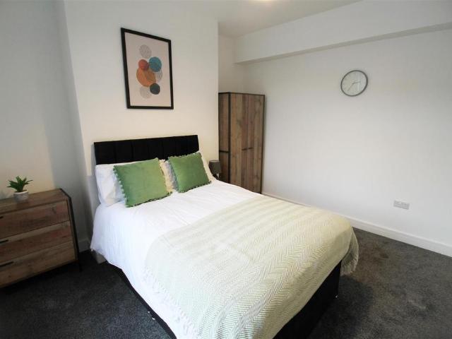 1 bedroom house share to rent