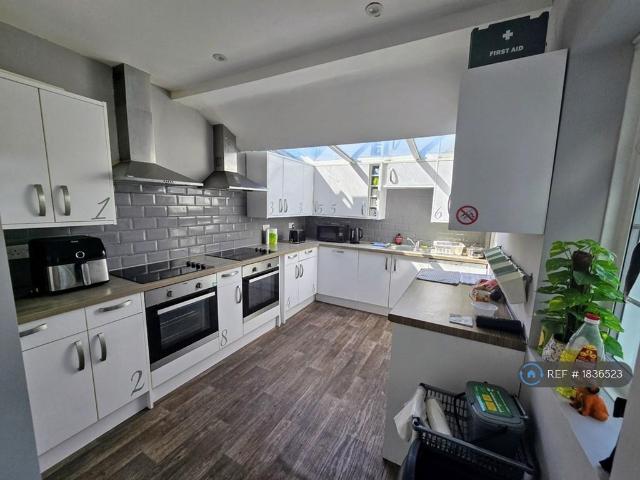 1 bedroom house share to rent