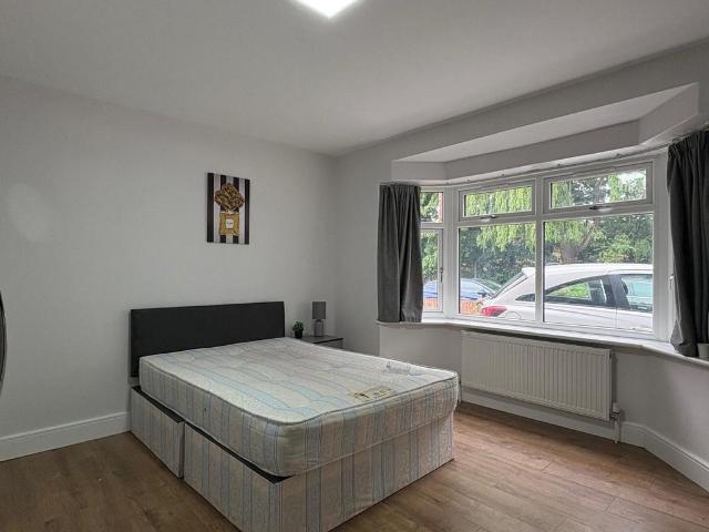 1 bedroom house share to rent