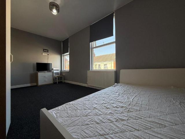 1 bedroom house share to rent