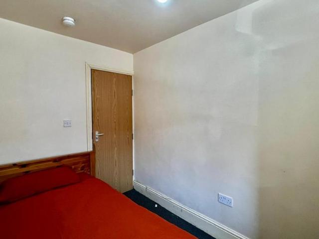 1 bedroom house share to rent