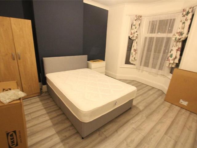 1 bedroom house share to rent