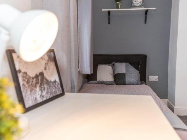 1 bedroom house share to rent