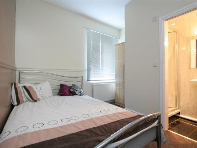 1 bedroom house share to rent