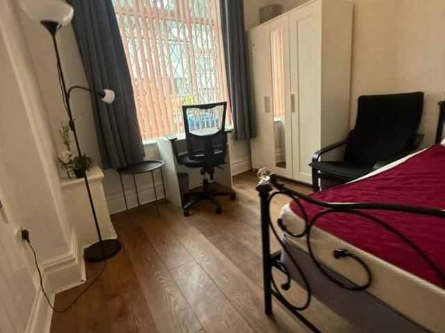 1 bedroom house share to rent