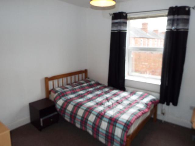 1 bedroom house share to rent