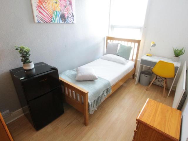 1 bedroom house share to rent