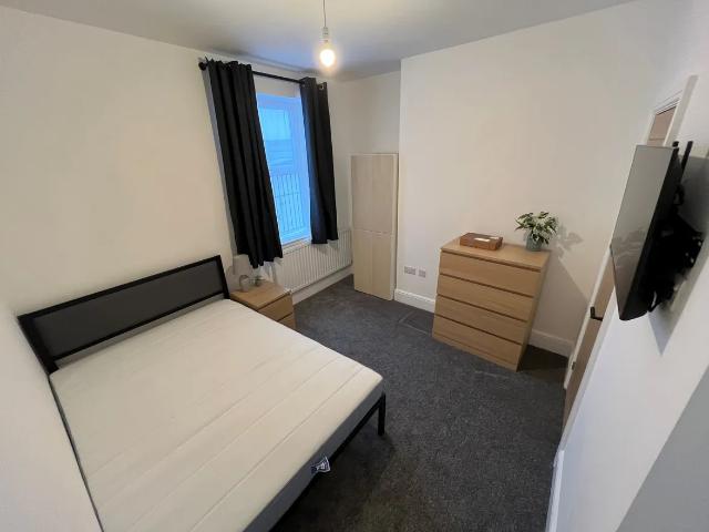 1 bedroom house share to rent
