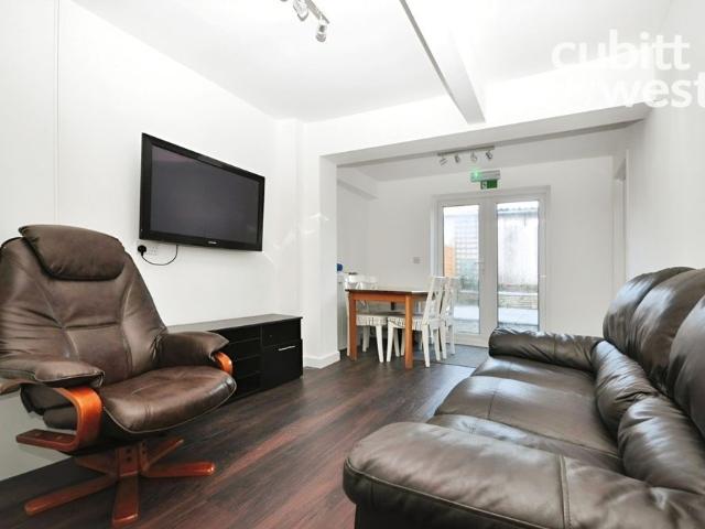1 bedroom house share to rent