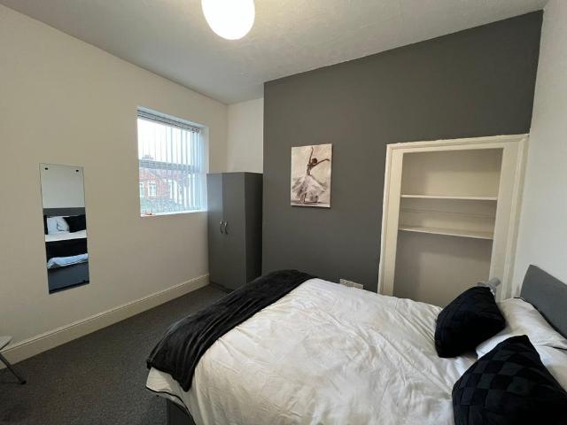 1 bedroom house share to rent