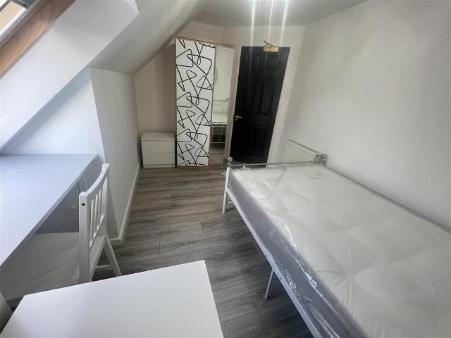1 bedroom house share to rent