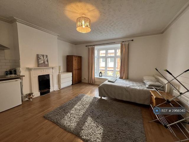 1 bedroom house share to rent