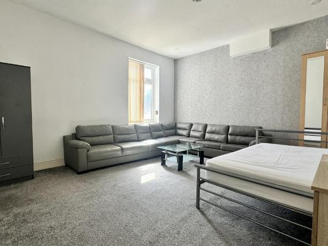 1 bedroom house share to rent