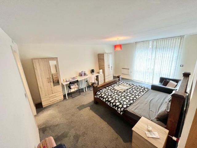 1 bedroom house share to rent
