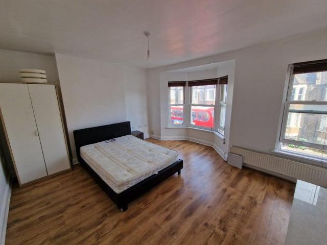 1 bedroom house share to rent