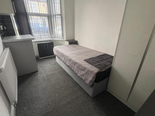 1 bedroom house share to rent