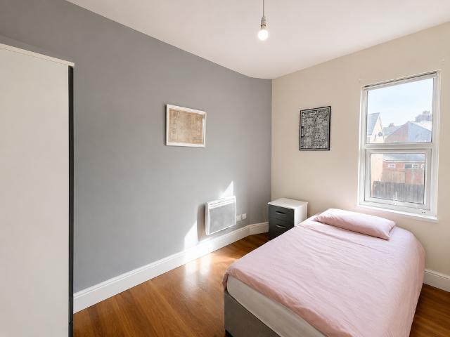 1 bedroom house share to rent