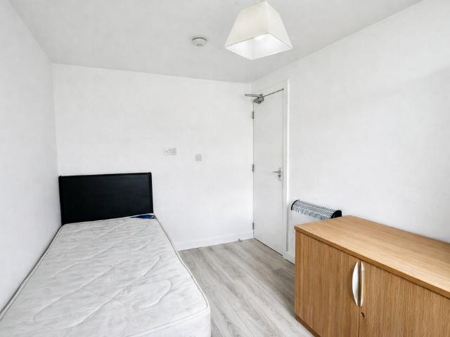 1 bedroom house share to rent