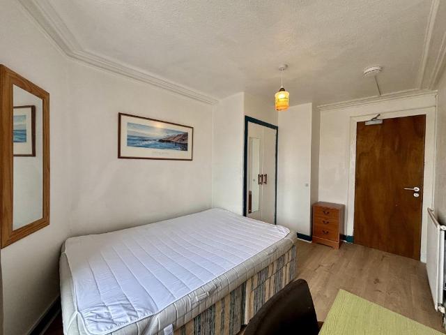 1 bedroom house share to rent