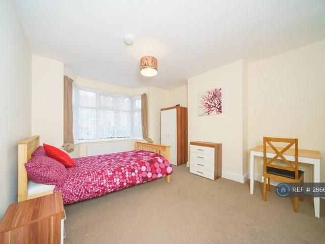 1 bedroom house share to rent