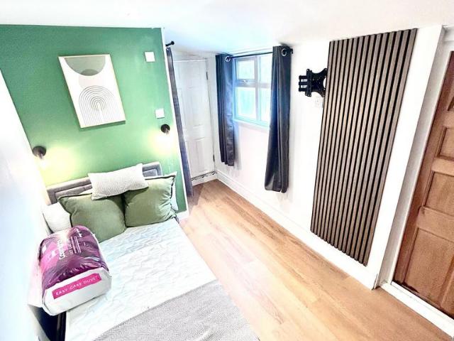 1 bedroom house share to rent