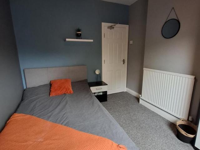 1 bedroom house share to rent