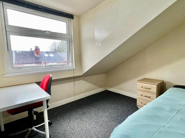 1 bedroom house share to rent