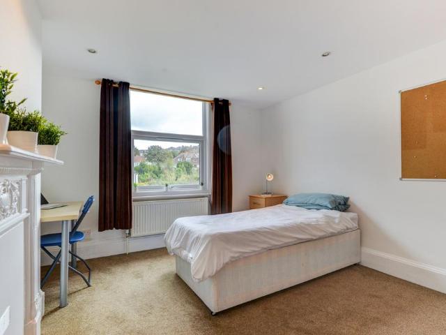 1 bedroom house share to rent