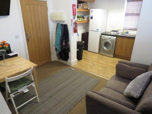 1 bedroom house share to rent
