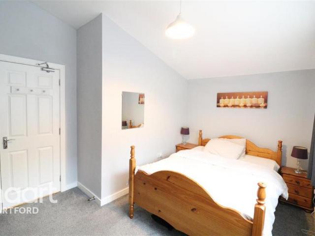 1 bedroom house share to rent