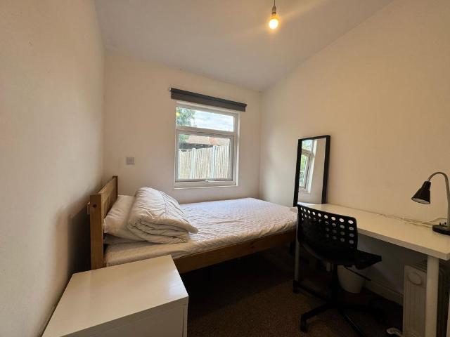 1 bedroom house share to rent