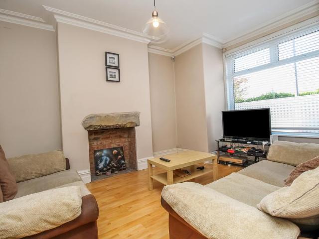 1 bedroom house share to rent