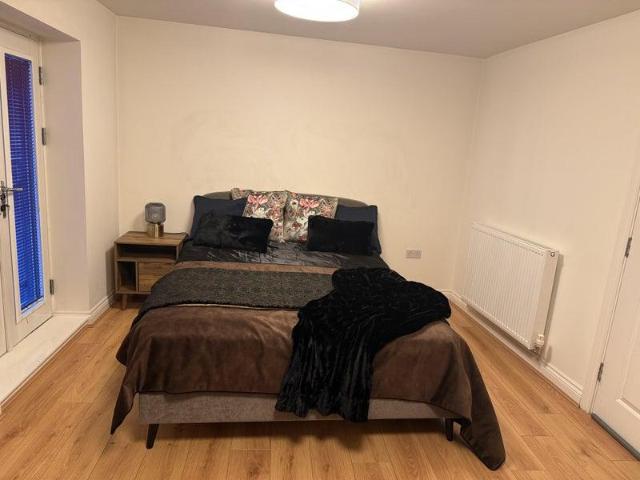 1 bedroom house share to rent