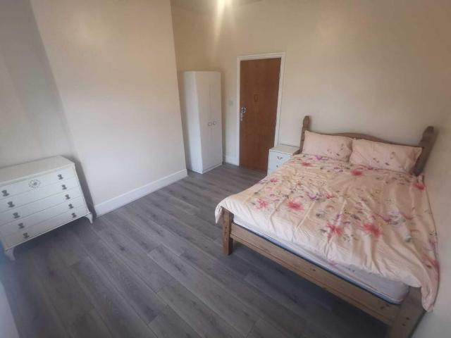 1 bedroom house share to rent