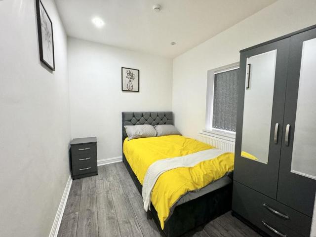 1 bedroom house share to rent