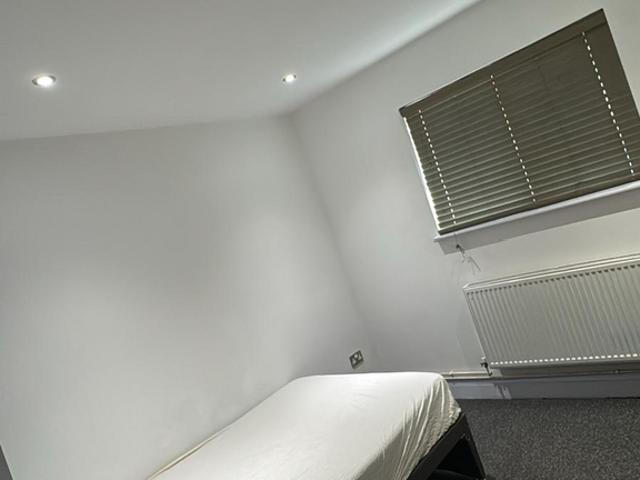 1 bedroom house share to rent