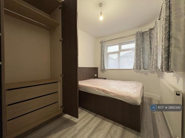 1 bedroom house share to rent
