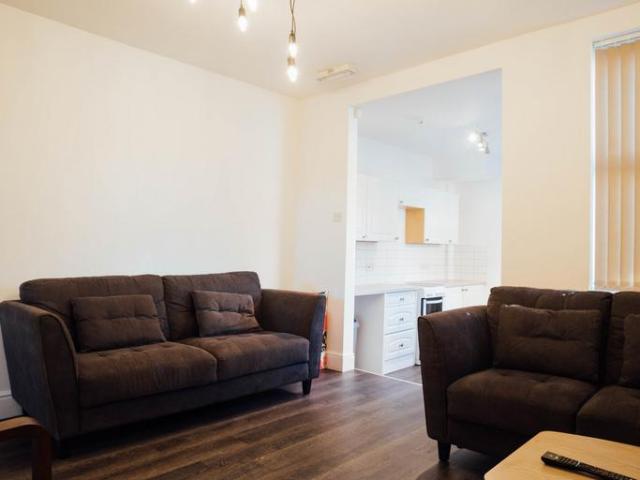 1 bedroom house share to rent