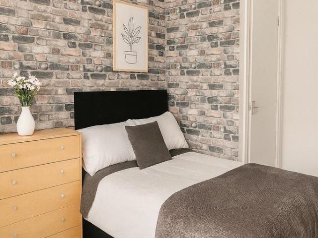 1 bedroom house share to rent