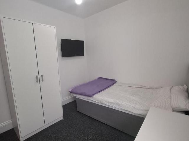 1 bedroom house share to rent