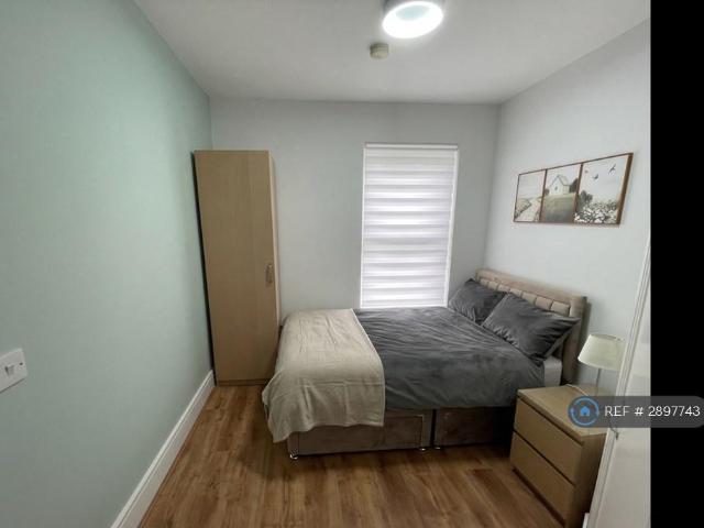 1 bedroom house share to rent