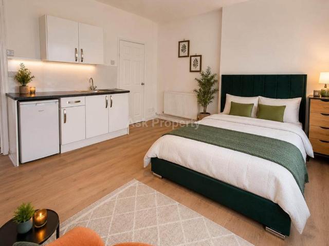 1 bedroom house share to rent
