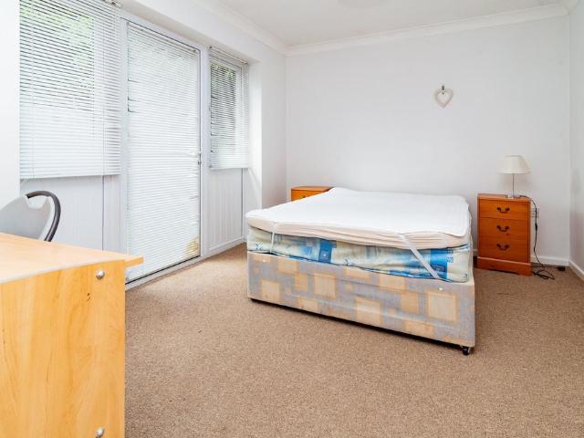 1 bedroom house share to rent