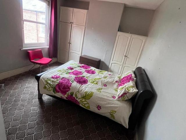 1 bedroom house share to rent